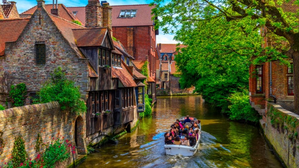 ¿Cómo ir a Brujas desde París? Costo, trayecto, consejos 2025